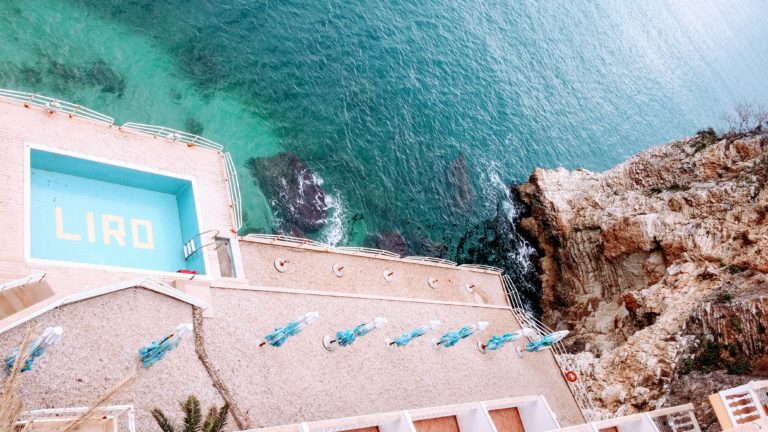 WLORA – CIEKAWE MIEJSCA, KTÓRE MUSICIE ZOBACZYĆ - Albania po polsku